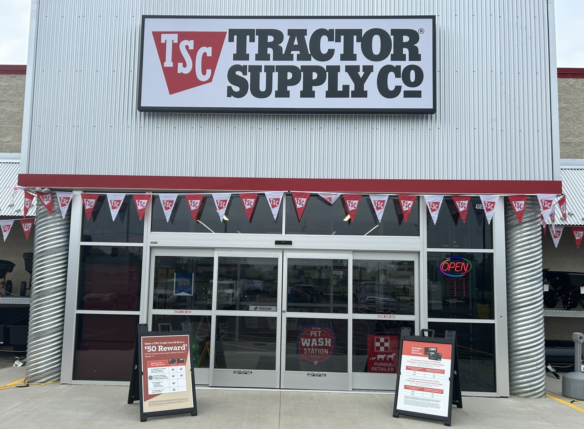 Tractor Supply officially opens with ribbon-cutting ceremony ...